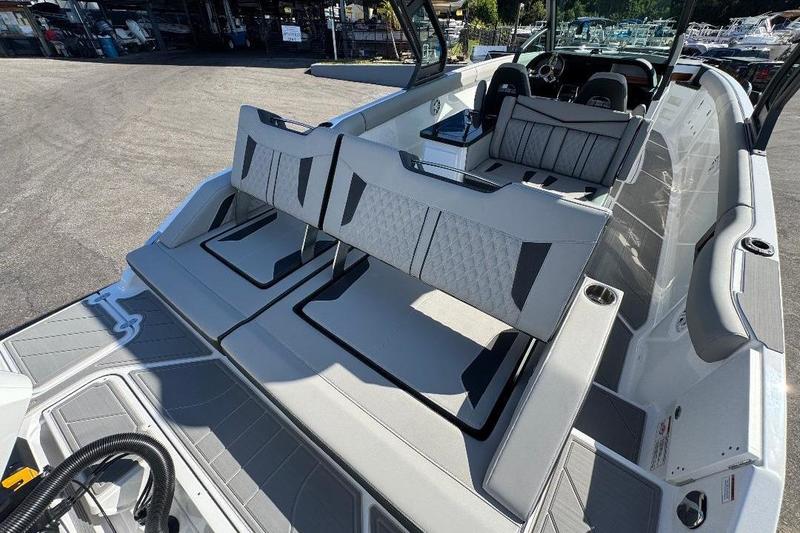 2026 Monterey Elite 30 – Luxury Boat For Sale - Rhode River Boat Sales